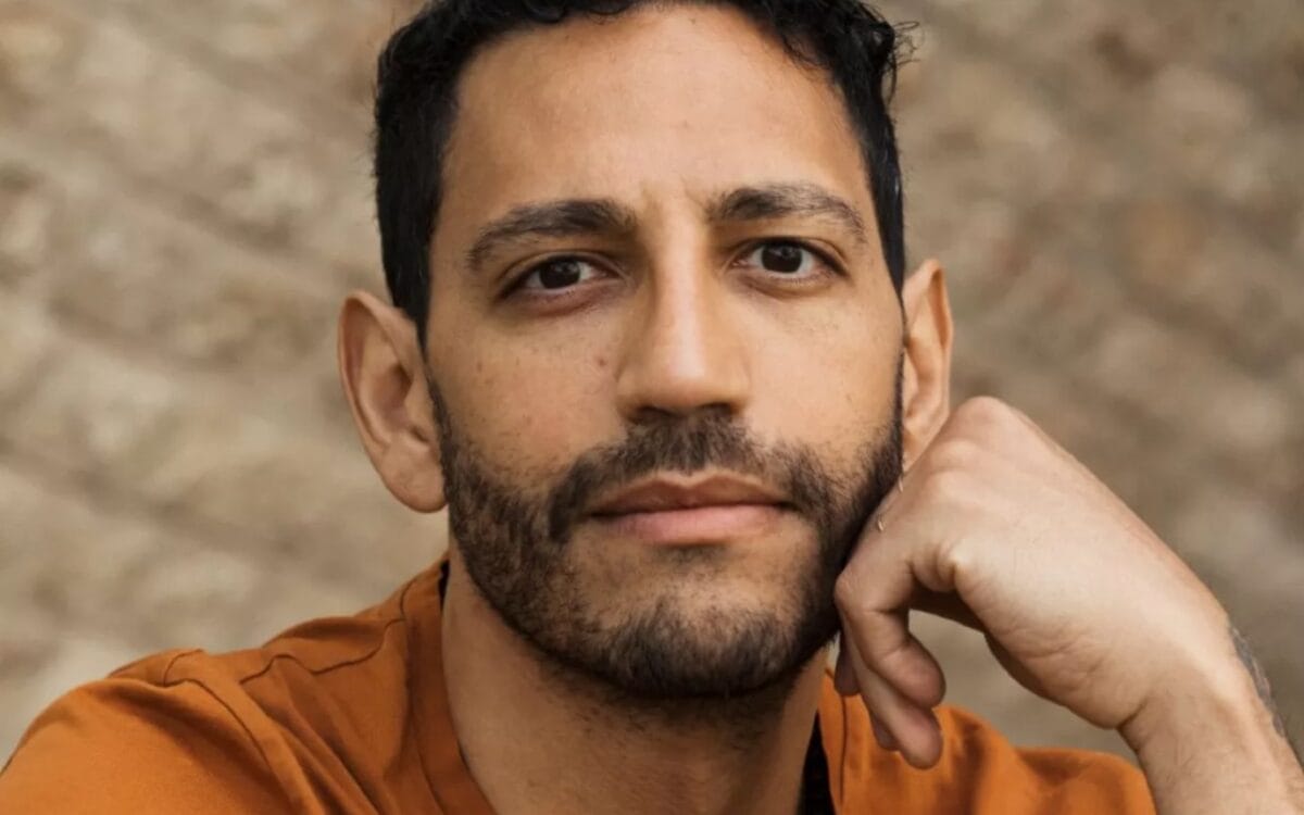 Cristopher Rivas y su libr Brown Enough sobre los retos de ser latino