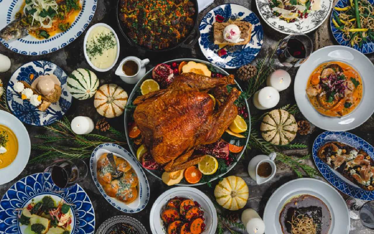 Celebra el Día de Acción de Gracias 2022 en un restaurante o en tu casa