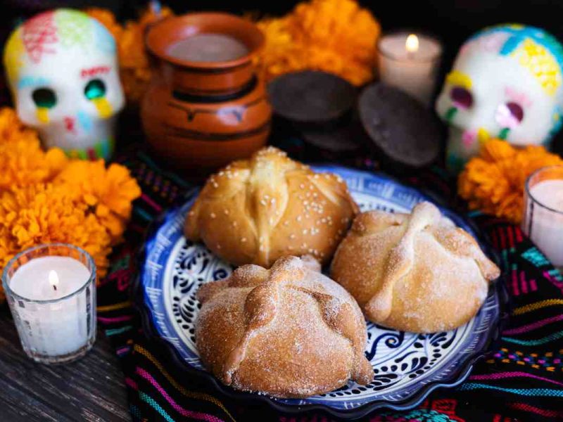 Origen y significado de poner pan de muerto en las ofrendas – Conexión ...