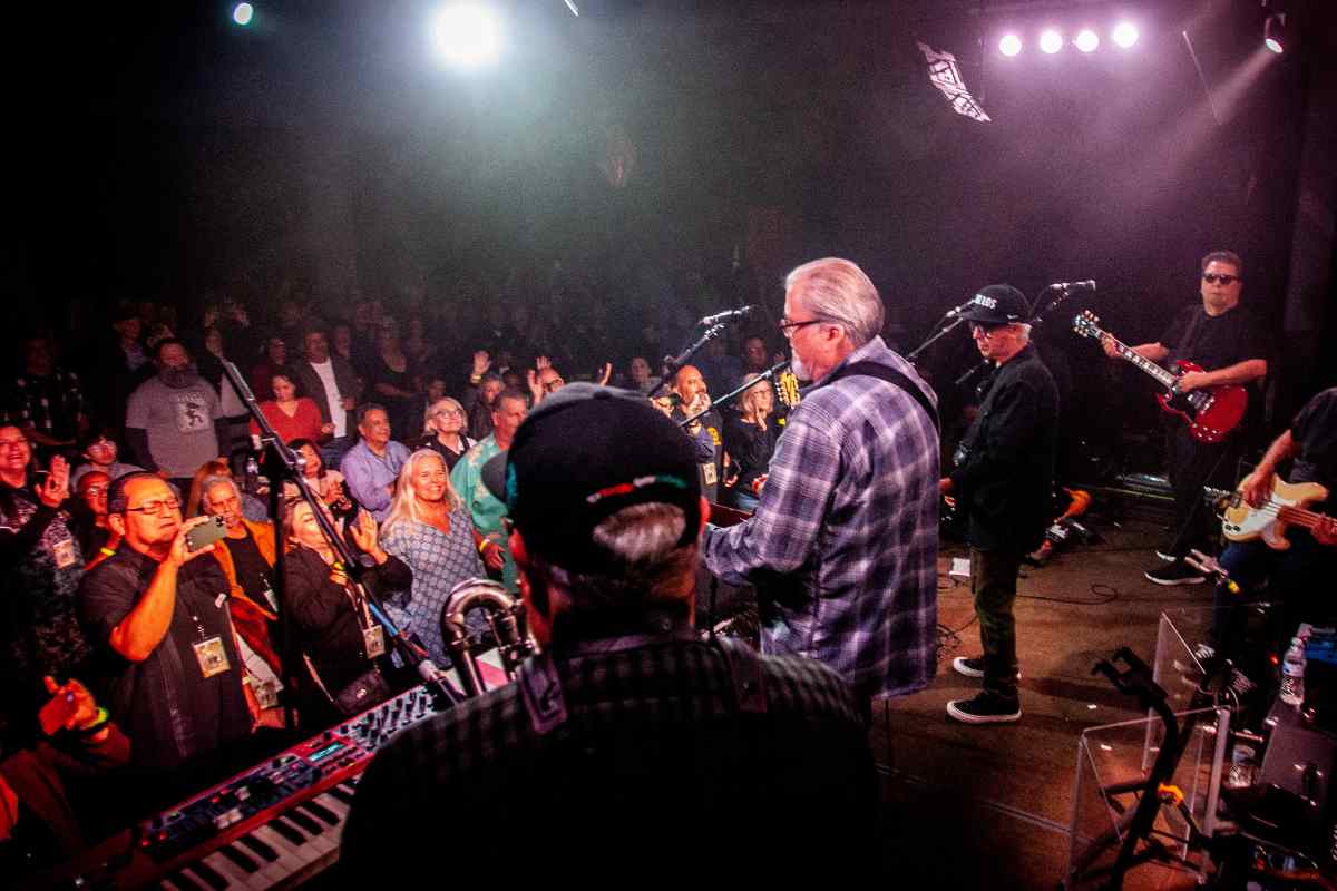¡De vuelta a los inicios!: Los Lobos celebran su 50 aniversario en ...