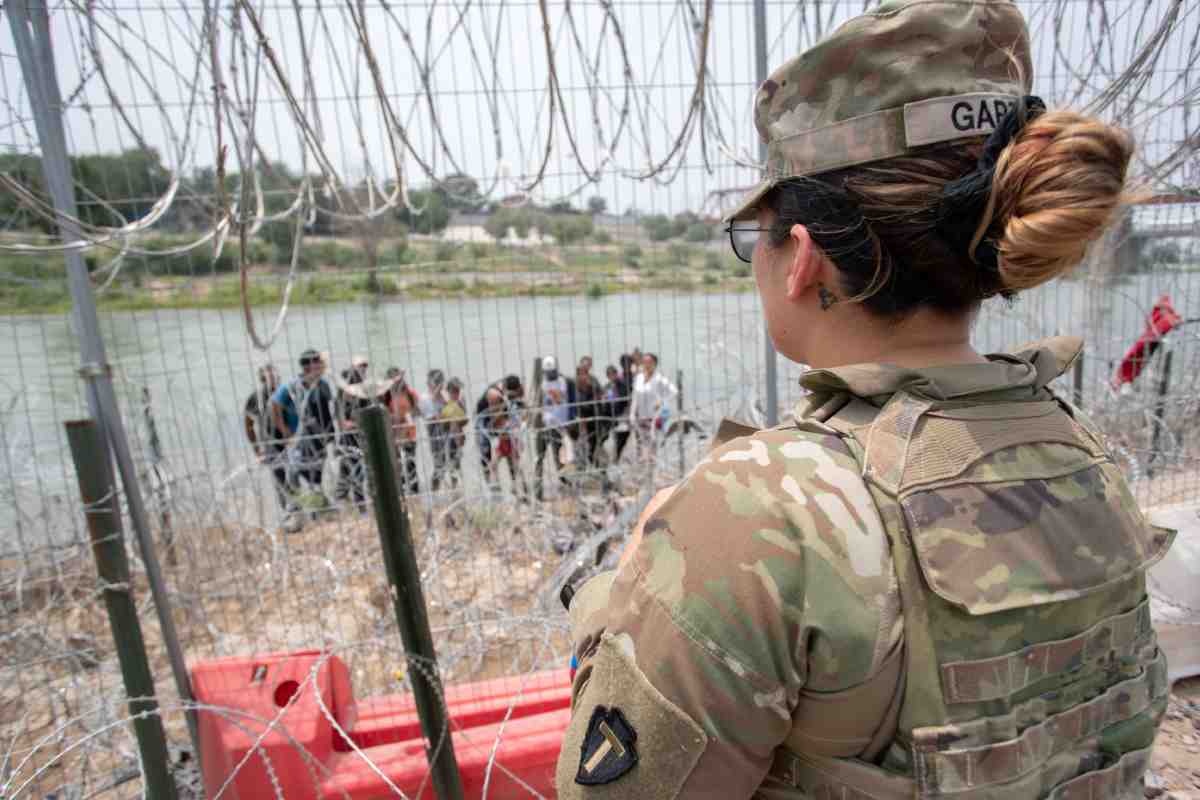 Redada en Texas: siete detenidos y once migrantes hospitalizados por ...