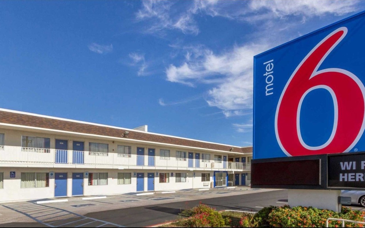 Por compartir información con ICE, Motel 6 compensaría hasta con 200 ...