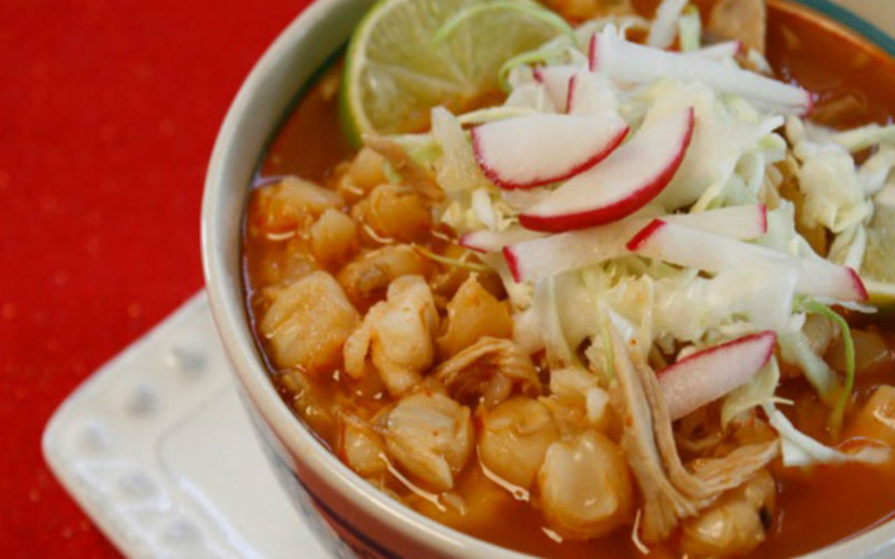 Checa la receta tradicional del pozole mexicano – Conexión Migrante