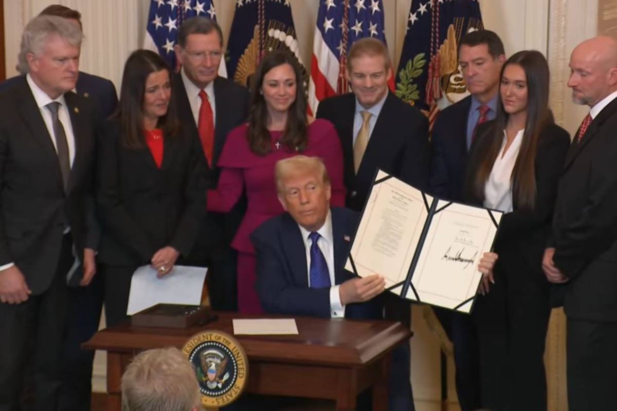 Trump firma la Laken Riley Act; ya es una ley